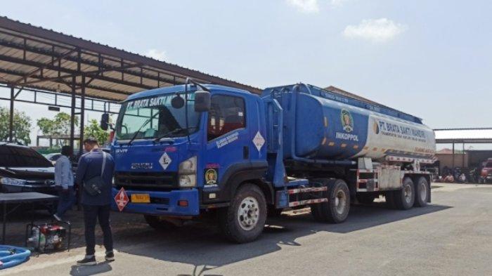 Logo Inkoppol Tertempel di Truk Tangki Pengangkut Solar Ilegal, Begini ...