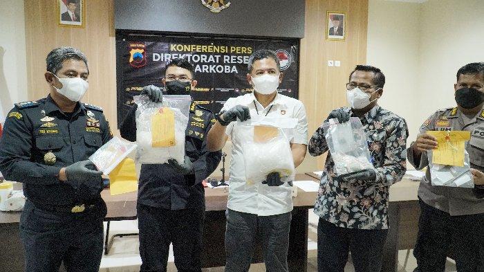 Bea Cukai kembali Gagalkan Penyelundupan 3,5 Kg Narkoba dalam Kaligrafi - Tribunjateng.com