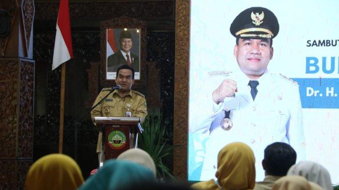 Bupati Arief Rohman Canangkan Kesatuan Gerak PKK Bangga Kencana ...