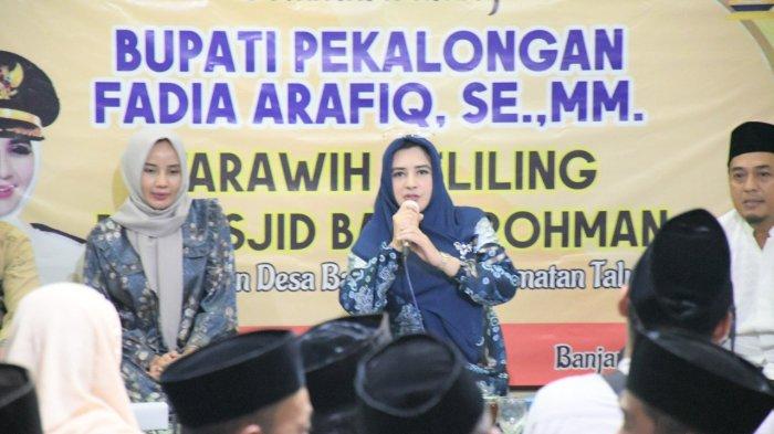 Bupati Pekalongan Fadia Hibah Dana Senilai Rp 100 Juta di Masjid Baiturrahman Banjarsari ...