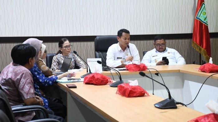 Meminta Dukungan untuk Vokalis Sukatani, Komnas HAM datangi Bupati ...