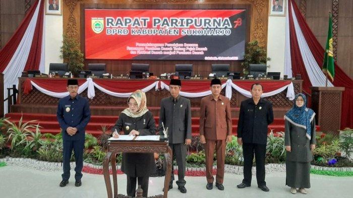 Bupati dan DPRD Sukoharjo Tandatangani Persetujuan Penetapan Raperda Pajak Daerah Menjadi Perda ...