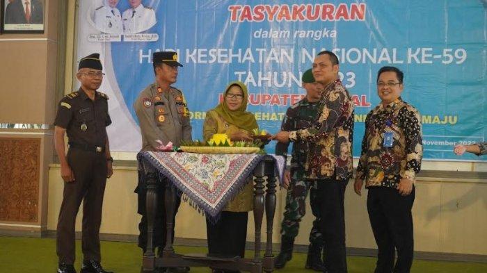 Dinas Kesehatan Kabupaten Tegal Terima Penghargaan Program TBC 2023 - Tribunjateng.com