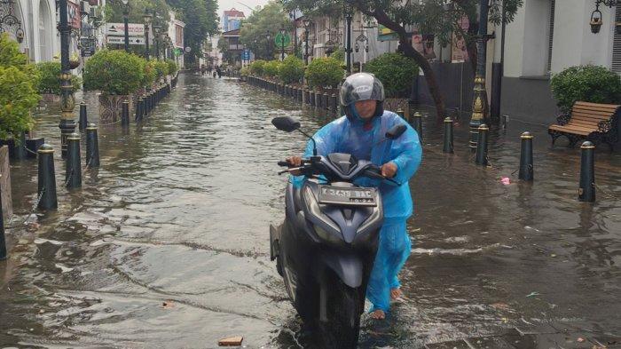 Yang Wajib Dilakukan Setelah Motor Terendam Banjir, Jangan Langsung Nyalakan Mesin ...