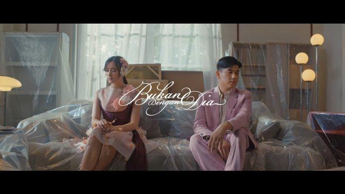 Chord Gitar Mawar de Jongh ft Jaz, Bukan Dengan Dia: Aku Ingin Dengan Kamu - Tribunjateng.com