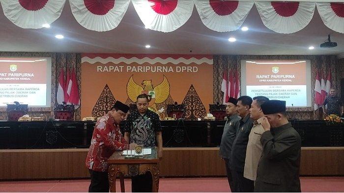 DPRD Kendal Menetapkan Raperda Pajak dan Retribusi Daerah - Tribunjateng.com