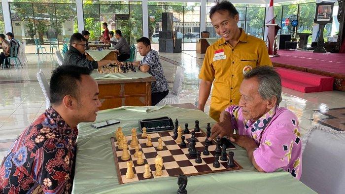 Peringati HUT ke-58 Kabupaten Batang, Disparpora Gelar Lomba Catur Cepat - Tribunjateng.com