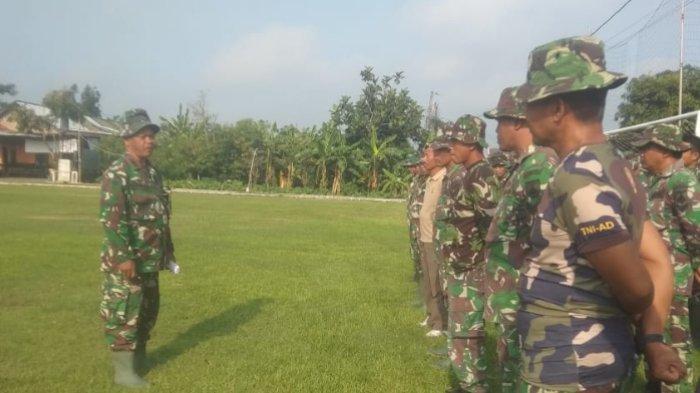 Danramil Mengambil Apel Kesiapan Sebelum Bekerja Laksanakan TMMD ...