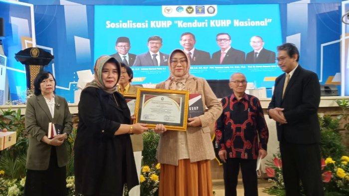 Putri Prof Muladi Hadiri Groundbreaking Muladi's Dome Undip ...