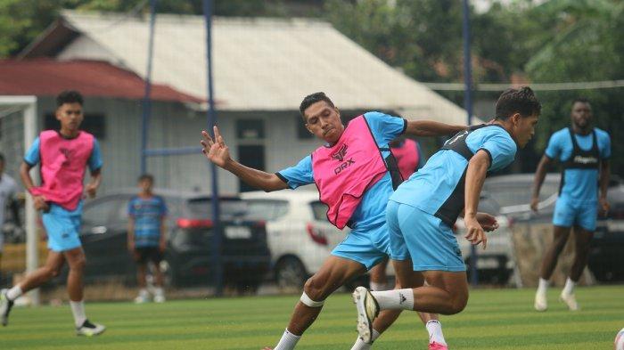 Delfin Rumbino Tambah Kedalaman Lini Tengah PSIS di Sisa Pertandingan ...