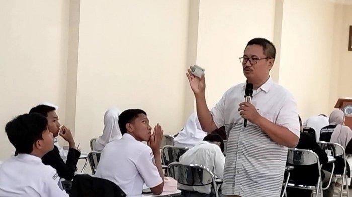 Gelar Workshop Jurnalistik, DKD Batang Ajak Pelajar Bijak Bermedia Sosial - Tribunjateng.com