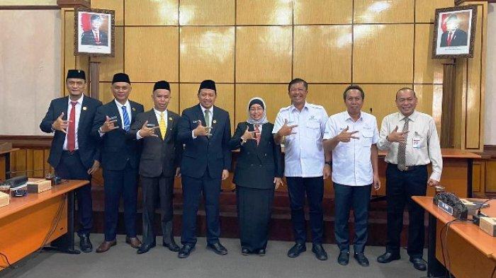 DPRD Batang Lantik Pimpinan Baru Periode 2024-2029, Suudi Resmi Jadi Ketua - Tribunjateng.com