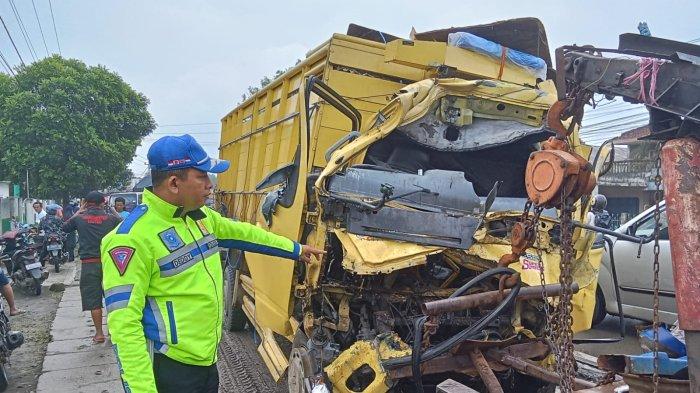 Kecelakaan Dua Truk Tabrakan di Jalan Raya Jatilawang Banyumas, Sopir dan Kernet Alami Luka-luka ...