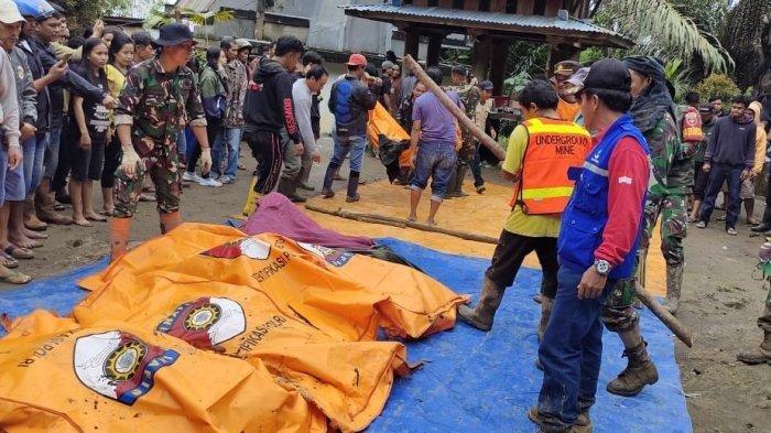 Identitas 20 Korban Tewas Tanah Longsor di Toraja, Tim SAR Hentikan Pencarian - Tribunjateng.com
