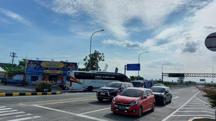 Mudik Lebaran 2024 : Arus Lalu Lintas di Exit Tol Kebakkramat Karanganyar Mulai Meningkat ...