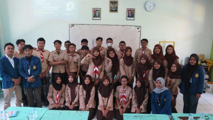 Sosialisasi Literasi Digital Mahasiswa FTIK USM di SMKN 8 Semarang ...