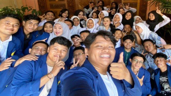 Mahasiswa FTIK USM Sosialisasikan Literasi Digital di SMKN 4 Semarang ...