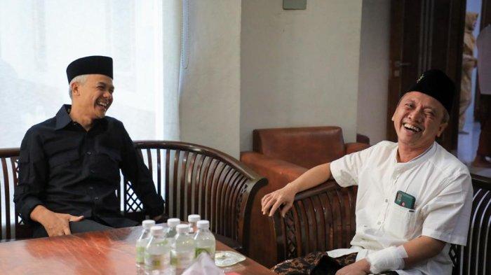 Bertemu Kawan Lama, Ganjar Main ke Ndalem Gus Endar Krapyak ...