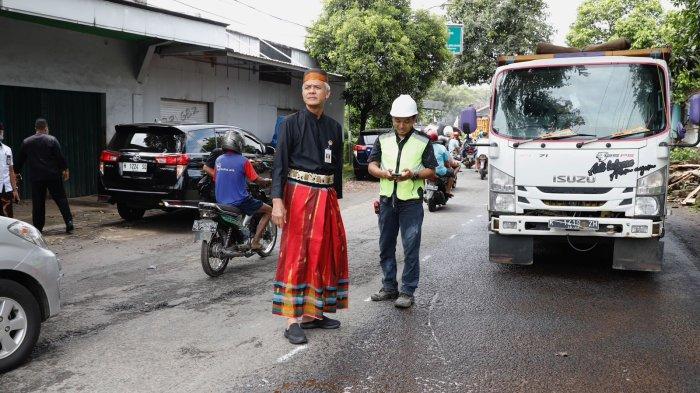 Ganjar Kebut Perbaikan Jalan di Jateng, H-10 Lebaran Siap Dilewati Pemudik - Tribunjateng.com