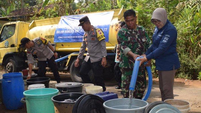 10 Ribu Liter Air Bersih Disalurkan Kepada Warga Terdampak Kekeringan di Desa Kasegeran Banyumas ...