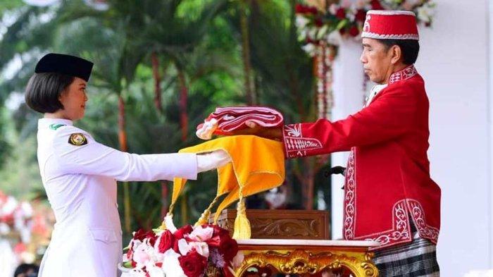 I Dewa Ayu Firsty Dewanggi, Siswi SMA 2 Kudus Pembawa Bendera Merah Putih - Tribunjateng.com