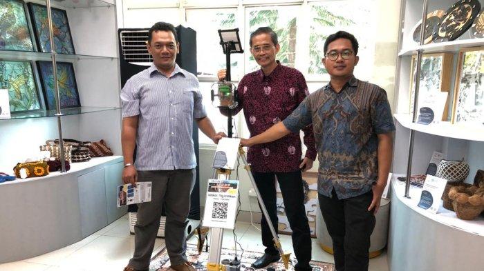 Guru Besar Geografi Unnes Ciptakan Alat Pendeteksi Longsor Lindu, Real Time di Ponsel ...