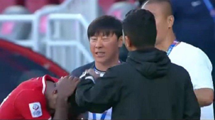 Ini Video Kocak Shin Tae-yong Keplak Kepala Jeam Kelly Sroyer Gara-gara ...