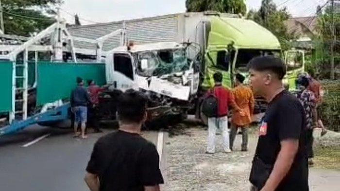 Diduga Kurang Konsentrasi, 2 Kendaraan Besar Terlibat Kecelakaan di Jalan Nasional Lamongan ...
