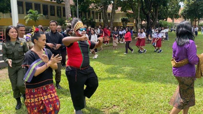 Cara UKSW Salatiga Sambut Hari Bumi dan Hari Kartini, Arak-arakan Pakai ...