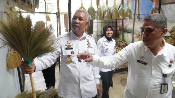 Irjen Razilu Apresiasi Kerajinan Sapu Glagah Milik Lapas Purwokerto ...