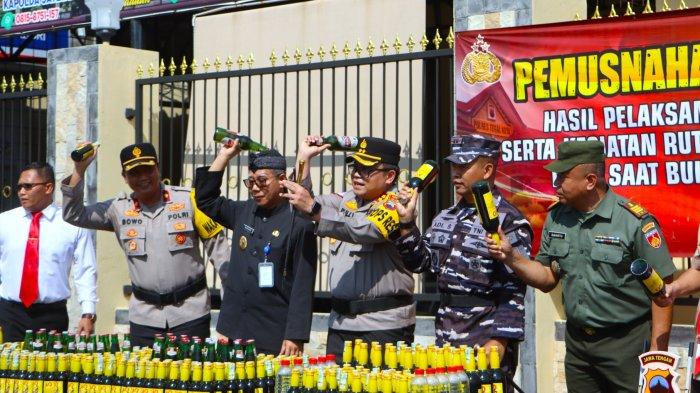 Total 1.920 Botol Miras Hasil Operasi Pekat Dimusnahkan di Mapolres Tegal Kota - Tribunjateng.com