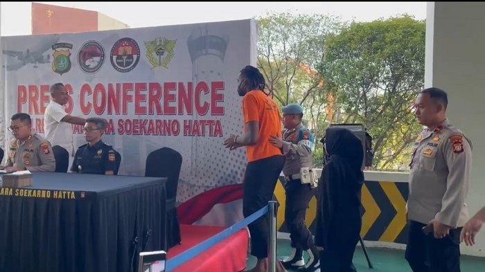 Jarred Dwayne Shaw Ditangkap di Cisauk karena Permen Ganja, Terancam ...