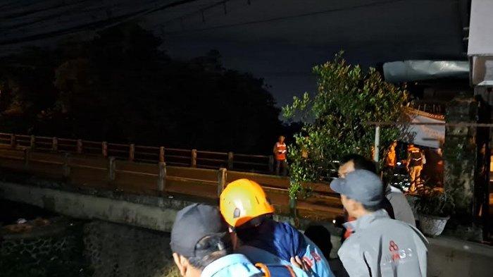 Jembatan Kali Pelus Purwokerto Ambrol, Pengendara Tak Bisa Lewat Sebabkan Macet - Tribunjateng.com