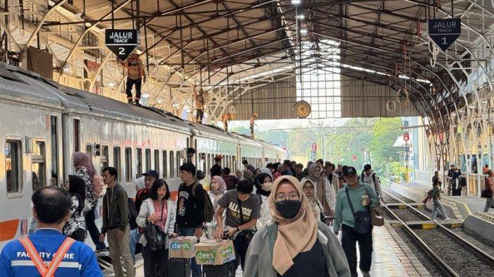 Selama Mei 2025, Sebanyak 315 Ribu Lebih Penumpang Naik Kereta di Daop ...