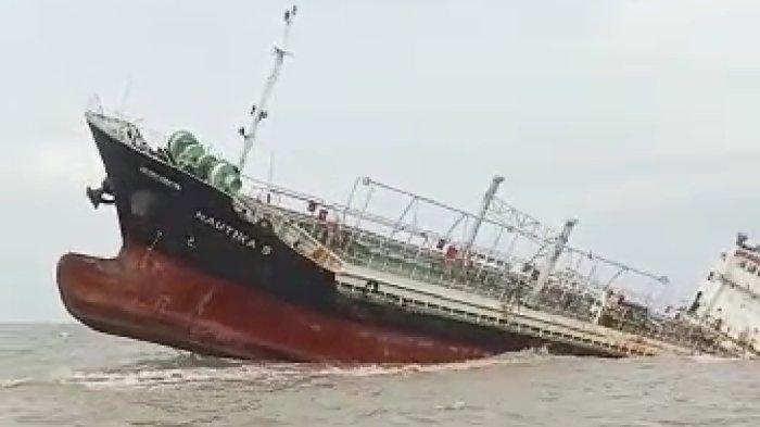 Kapal Cahaya Harapan Hati Kandas di Perairan Semarang Dihantam Gelombang Besar - Tribunjateng.com