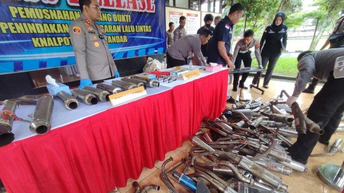 Polres Salatiga Musnahkan Ratusan Knalpot Brong Hasil Operasi Keselamatan Lalu Lintas Selama 14 ...