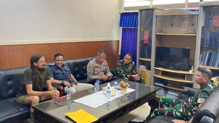 Cerita Akhir Penantian Panjang Pilot Susi Air Philip Mehrtens 1,5 Tahun Disandera KKB Papua ...