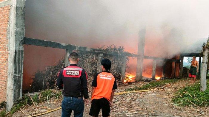 Gudang Tebu di Karangpanas Kudus Terbakar, Kerugian Capai Rp 50 Juta - Tribunjateng.com