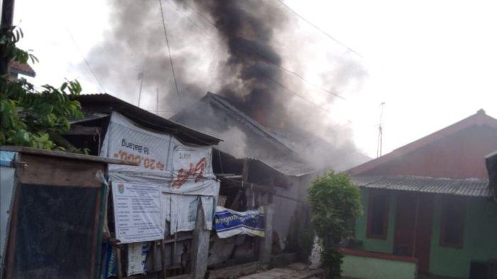 Sebuah Rumah di Cilacap Selatan Ludes Terbakar, Diduga Akibat Korsleting saat Isi Daya Ponsel ...