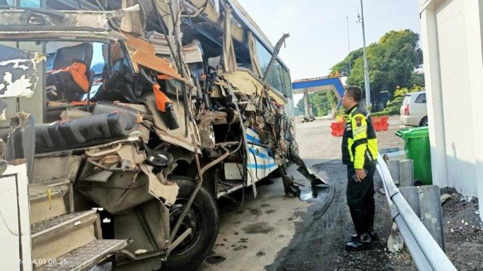 Kecelakaan Maut di Tol Tembalang Semarang, Sopir dan Penumpang Bus Tewas, Adu Banteng dengan ...