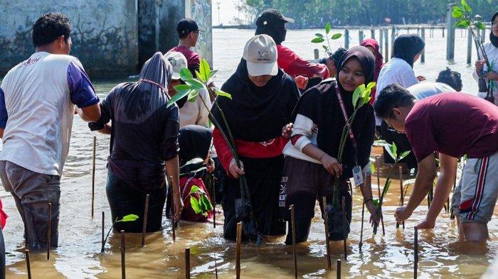 Dukung Gerakan Beach Clean Up, Grand Candi Hotel Ajak Masyarakat ...