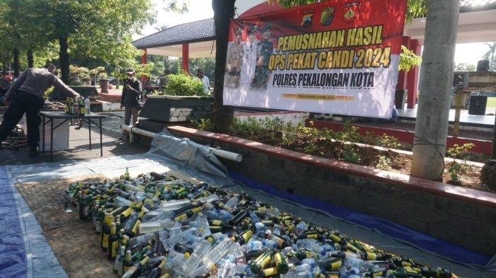 Polres Pekalongan Kota Musnahkan Ribuan Botol Miras dan Knalpot Brong Jelang Lebaran ...