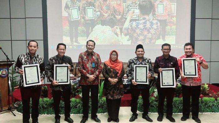 Kemenkumham Jateng Serahkan 5 Sertifikat Kekayaan Intelektual Komunal Kabupaten Tegal ...