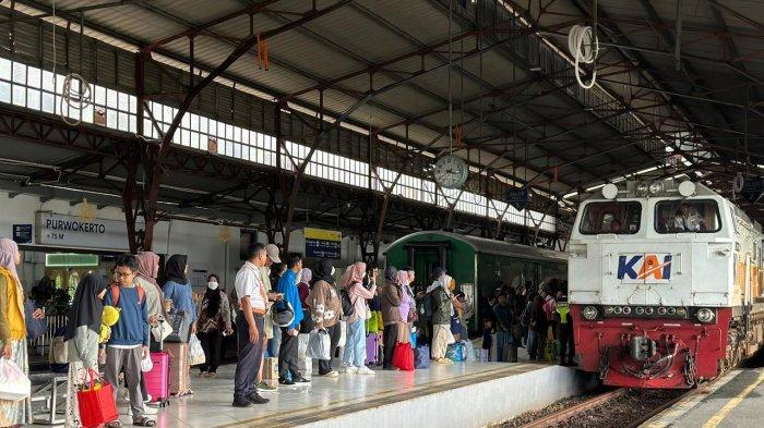 Kereta Api Sembrani Mengalami Keterlambatan Selama Tiga Menit Setelah ...