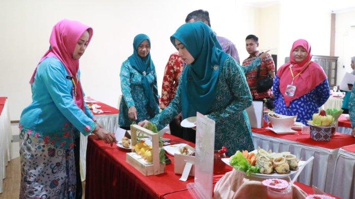 Puluhan Kader PKK Kelurahan di Kota Pekalongan Kreasikan Produk Olahan ...