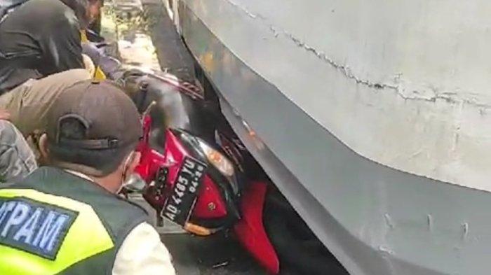 Kecelakaan Motor Tersangkut Rangkaian KA Batara Kresna, Tadi Siang di ...