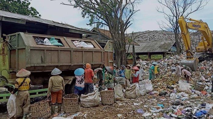 TPA Degayu Pekalongan Overload, Ketinggian Tumpukan Sampah Capai 20 Meter - Tribunjateng.com