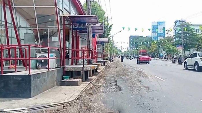 Begini Kondisi Jalanan di Halte Trans Semarang Tak Jauh dari Kantor ...