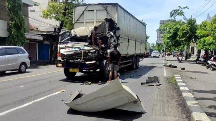 BREAKING NEWS Truk Tronton Kecelakaan Tabrak Dump Truk Parkir di Kendal, Karena Sopir Ketiduran ...