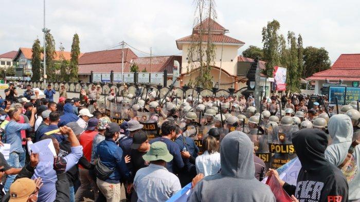 Penanganan Massa dan Teror Bom Warnai Latihan Sispamkota Persiapan Pemilu 2024 di Kabupaten ...